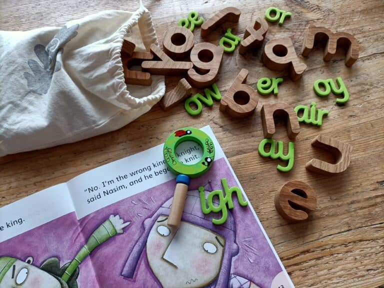 7 Ways to Read School Book Banded Books - Busy Busy Learning
